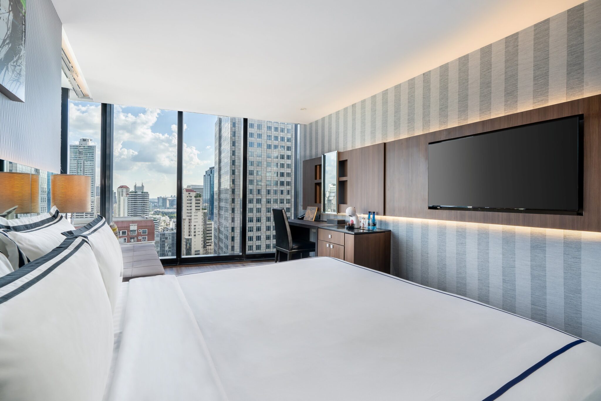 Deluxe Skyline Room - The Continent Hotel Bangkok